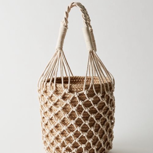 Aritzia | Bags | Aritzia Main Character Letty Bucket Bag | Poshmark